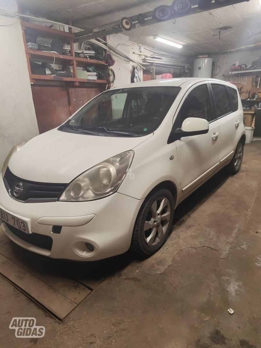 White Nissan Note 2011 in Kaunas, with an engine capacity of 1.50 L and mileage of 247 thousand km for 1500 €, photo 1 on AUTOMOTO.COM.LV