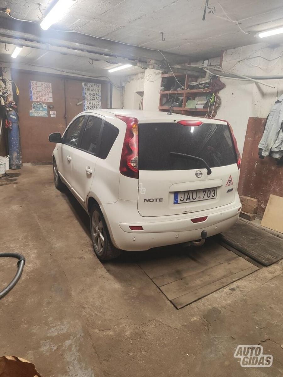 White Nissan Note 2011 in Kaunas, with an engine capacity of 1.50 L and mileage of 247 thousand km for 1500 €, photo 4 on AUTOMOTO.COM.LV