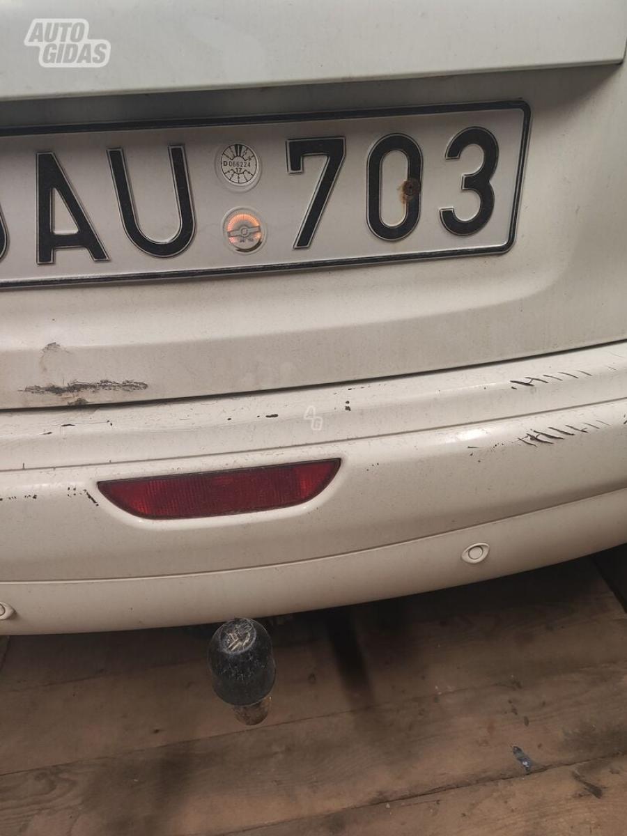 White Nissan Note 2011 in Kaunas, with an engine capacity of 1.50 L and mileage of 247 thousand km for 1500 €, photo 5 on AUTOMOTO.COM.LV