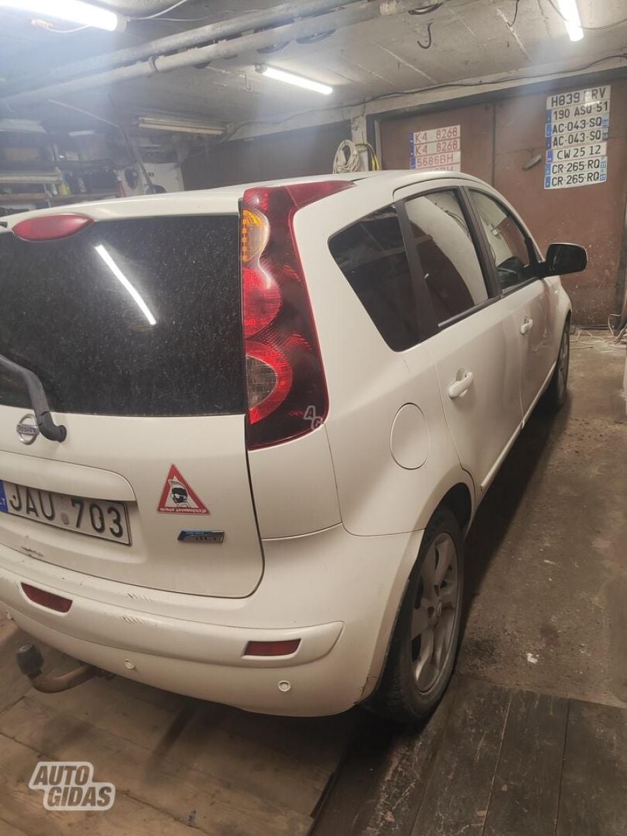 White Nissan Note 2011 in Kaunas, with an engine capacity of 1.50 L and mileage of 247 thousand km for 1500 €, photo 6 on AUTOMOTO.COM.LV