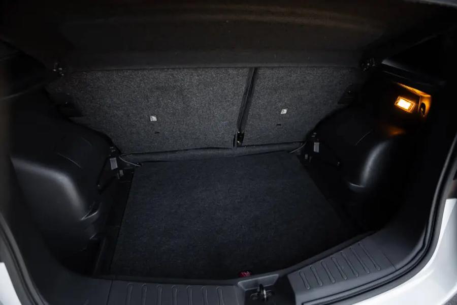 White Nissan Note 2016 in Jelgava, with an engine capacity of 1.20 L and mileage of 78 thousand km for 6950 €, photo 13 on AUTOMOTO.COM.LV