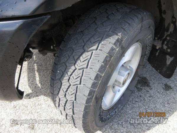 Black Nissan NP300 2011 in Tallinn, with an engine capacity of 2.50 L and mileage of 272 thousand km for 7100 €, photo 5 on AUTOMOTO.COM.LV