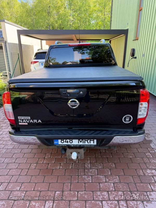 Black Nissan NP300 2017 in Tallinn, with an engine capacity of 2.30 L and mileage of 295 thousand km for 16000 €, photo 4 on AUTOMOTO.COM.LV