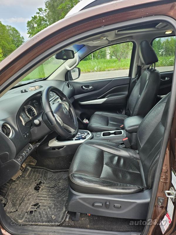 Brown Nissan NP300 2016 in Tallinn, with an engine capacity of 2.30 L and mileage of 234 thousand km for 17000 €, photo 8 on AUTOMOTO.COM.LV