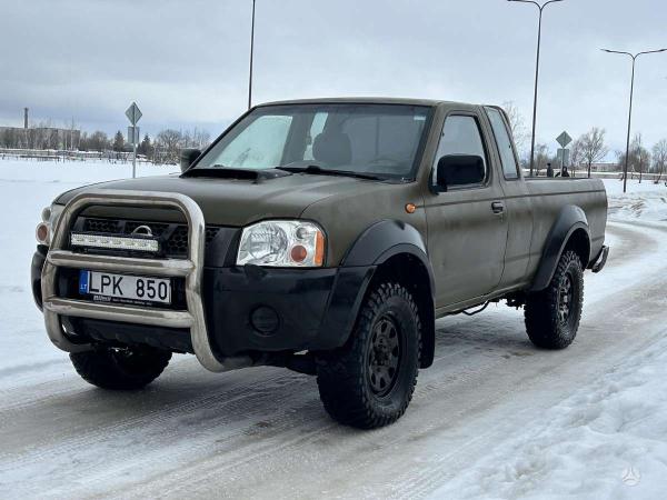 Green Nissan NP300 2012 in Ukmerge, with an engine capacity of 2.50 L and mileage of 170 thousand km for 3950 €, photo 1 on AUTOMOTO.COM.LV