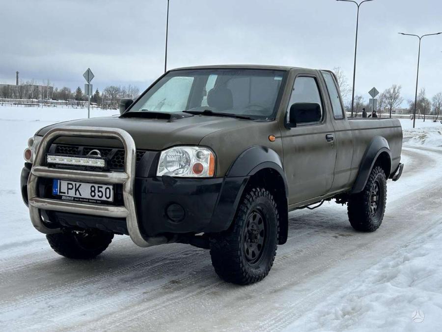 Green Nissan NP300 2012 in Ukmerge, with an engine capacity of 2.50 L and mileage of 170 thousand km for 3950 €, photo 1 on AUTOMOTO.COM.LV