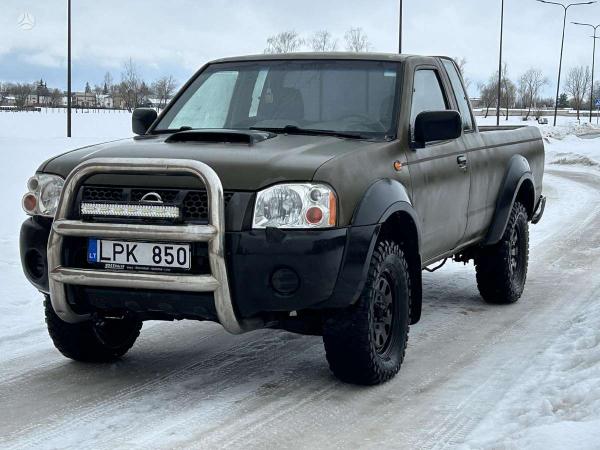 Green Nissan NP300 2012 in Ukmerge, with an engine capacity of 2.50 L and mileage of 170 thousand km for 3950 €, photo 2 on AUTOMOTO.COM.LV