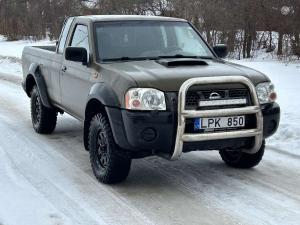 Green Nissan NP300 2012 in Ukmerge, with an engine capacity of 2.50 L and mileage of 170 thousand km for 3950 €, photo 3 on AUTOMOTO.COM.LV