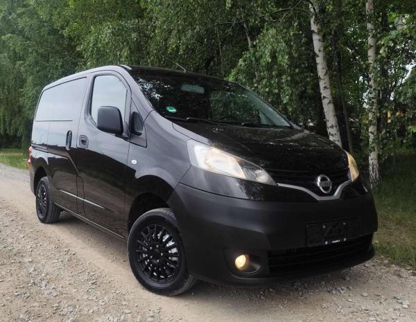 Black Nissan NV200 2012 in Siauliai, with an engine capacity of 1.50 L and mileage of 239 thousand km for 5650 €, photo 1 on AUTOMOTO.COM.LV