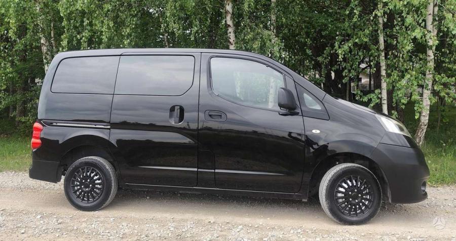 Melns Nissan NV200 2012 Šauļi, ar dzinēja tilpumu 1.50 L un nobraukumu 239 tūkst. km par 5650 €, foto 3 vietnē AUTOMOTO.COM.LV