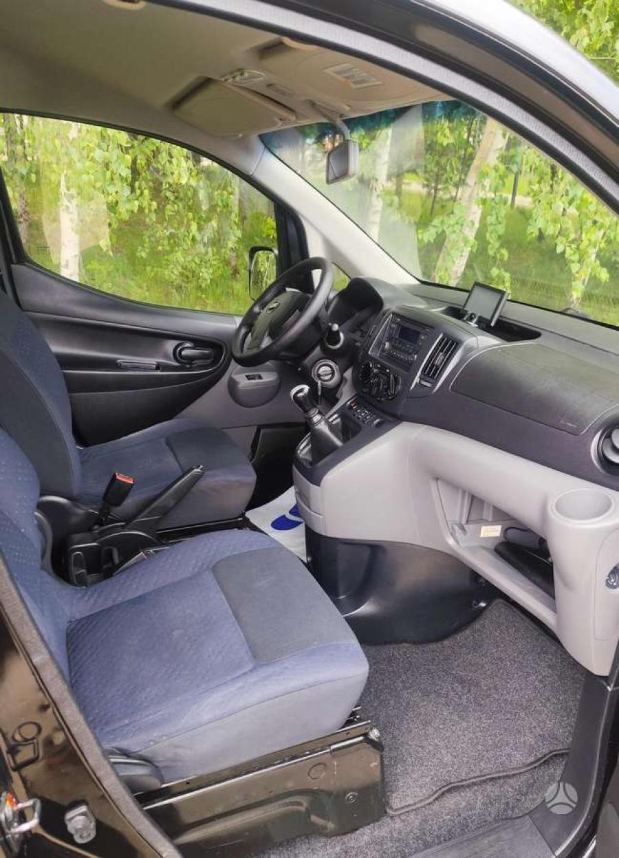 Melns Nissan NV200 2012 Šauļi, ar dzinēja tilpumu 1.50 L un nobraukumu 239 tūkst. km par 5650 €, foto 12 vietnē AUTOMOTO.COM.LV