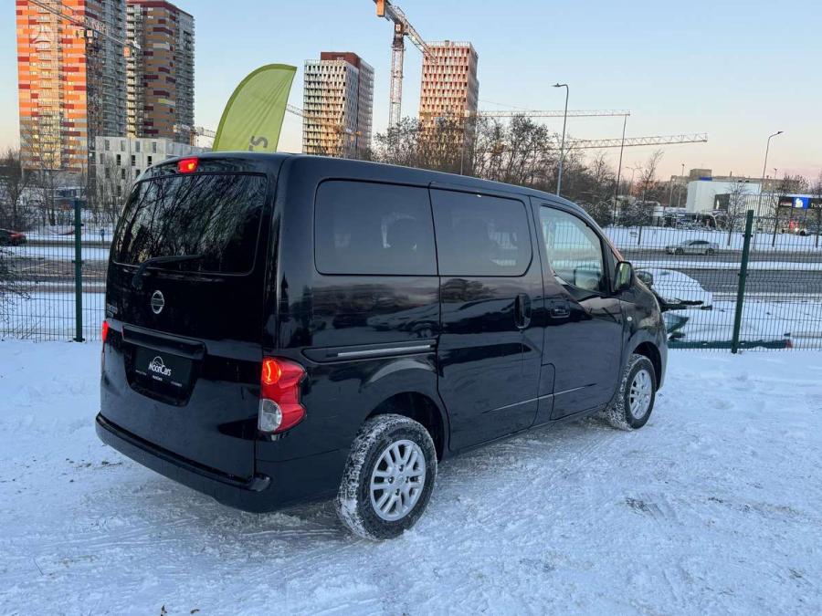 Black Nissan NV200 2013 in Vilnius, with an engine capacity of 1.60 L and mileage of 128 thousand km for 5800 €, photo 4 on AUTOMOTO.COM.LV