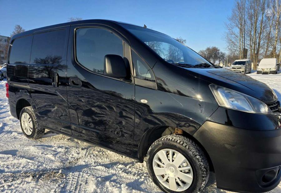 Black Nissan NV200 2014 in Marijampole, with an engine capacity of 1.46 L and mileage of 162 thousand km for 4200 €, photo 5 on AUTOMOTO.COM.LV