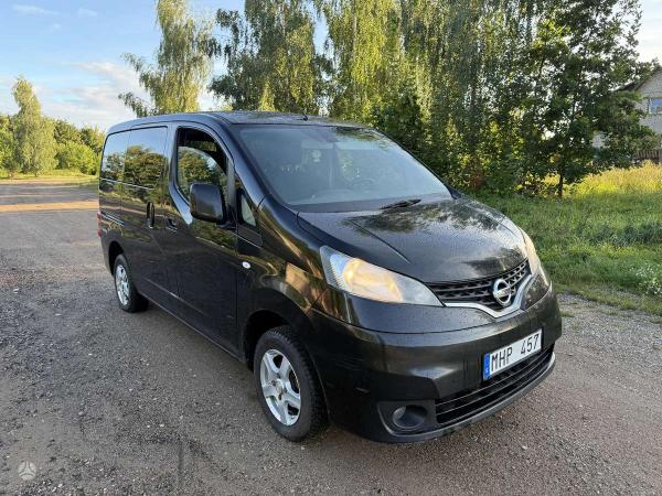 Black Nissan NV200 2012 in Kaunas, with an engine capacity of 1.46 L and mileage of 300 thousand km for 2999 €, photo 3 on AUTOMOTO.COM.LV