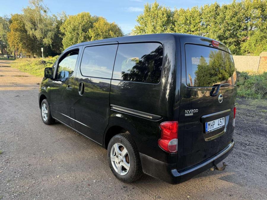 Black Nissan NV200 2012 in Kaunas, with an engine capacity of 1.46 L and mileage of 300 thousand km for 2999 €, photo 5 on AUTOMOTO.COM.LV