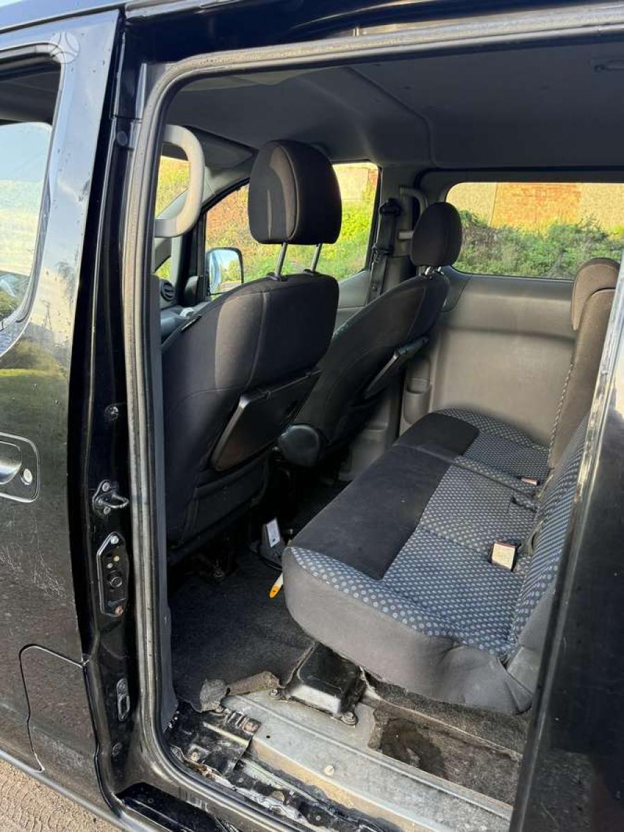 Black Nissan NV200 2012 in Kaunas, with an engine capacity of 1.46 L and mileage of 300 thousand km for 2999 €, photo 6 on AUTOMOTO.COM.LV