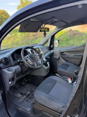 Black Nissan NV200 2012 in Kaunas, with an engine capacity of 1.46 L and mileage of 300 thousand km for 2999 €, photo 7 on AUTOMOTO.COM.LV