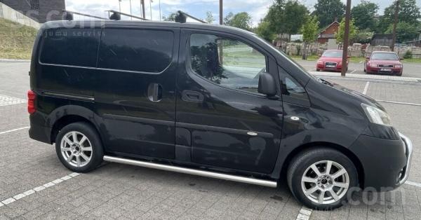 Melns Nissan NV200 2011 Rēzekne, ar dzinēja tilpumu 1.50 L un nobraukumu 292 tūkst. km par 4961 €, foto 3 vietnē AUTOMOTO.COM.LV