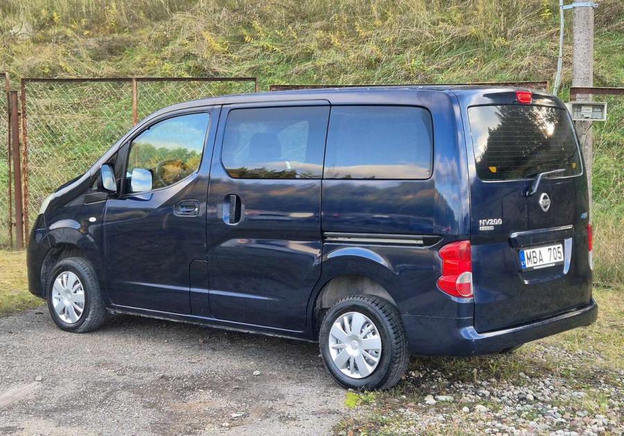 Blue Nissan NV200 2010 in Vilnius, with an engine capacity of 1.50 L and mileage of 265 thousand km for 3500 €, photo 4 on AUTOMOTO.COM.LV