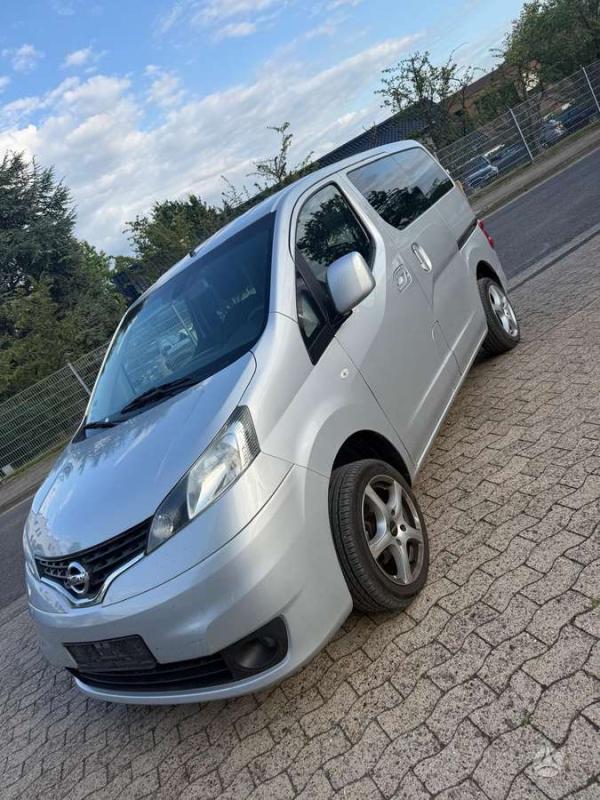 Pelēks Nissan NV200 2013 Šauļi, ar dzinēja tilpumu 1.50 L un nobraukumu 215 tūkst. km par 6500 €, foto 4 vietnē AUTOMOTO.COM.LV