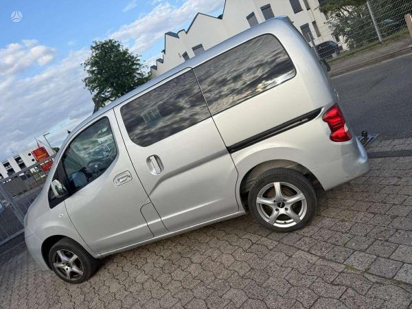 Pelēks Nissan NV200 2013 Šauļi, ar dzinēja tilpumu 1.50 L un nobraukumu 215 tūkst. km par 6500 €, foto 7 vietnē AUTOMOTO.COM.LV