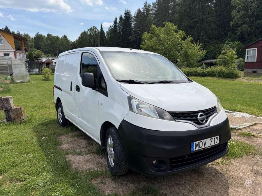 Белый Ниссан NV200 2011 в Вильнюс, объемом двигателя 1.50 л и пробегом 252 тыс. км за 2800 €, фото 1 на AUTOMOTO.COM.LV