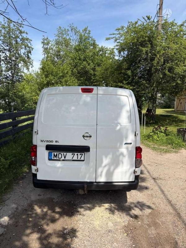 White Nissan NV200 2011 in Vilnius, with an engine capacity of 1.50 L and mileage of 252 thousand km for 2800 €, photo 4 on AUTOMOTO.COM.LV