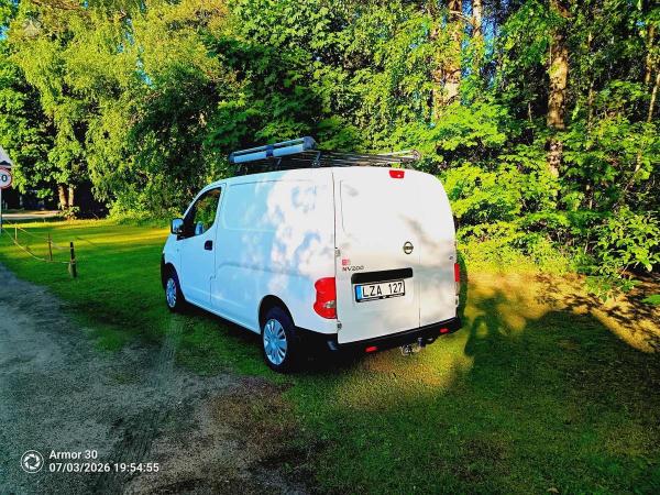 White Nissan NV200 2015 in Vilnius, with an engine capacity of 1.46 L and mileage of 190 thousand km for 4800 €, photo 2 on AUTOMOTO.COM.LV