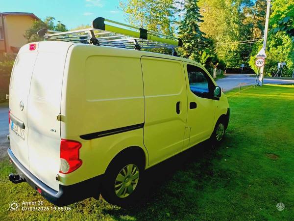 White Nissan NV200 2015 in Vilnius, with an engine capacity of 1.46 L and mileage of 190 thousand km for 4800 €, photo 4 on AUTOMOTO.COM.LV