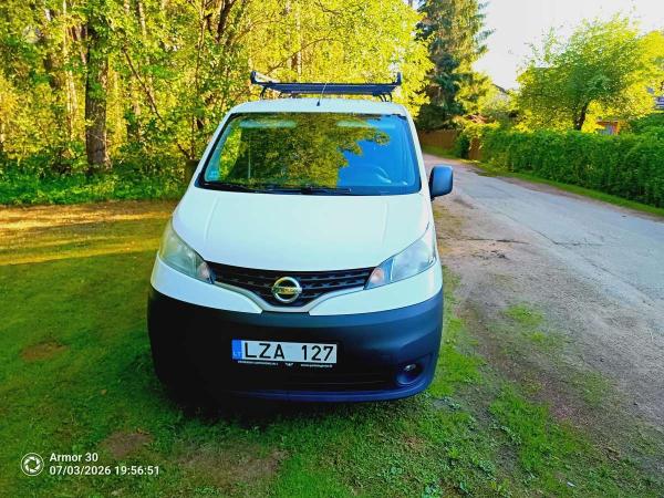 White Nissan NV200 2015 in Vilnius, with an engine capacity of 1.46 L and mileage of 190 thousand km for 4800 €, photo 8 on AUTOMOTO.COM.LV