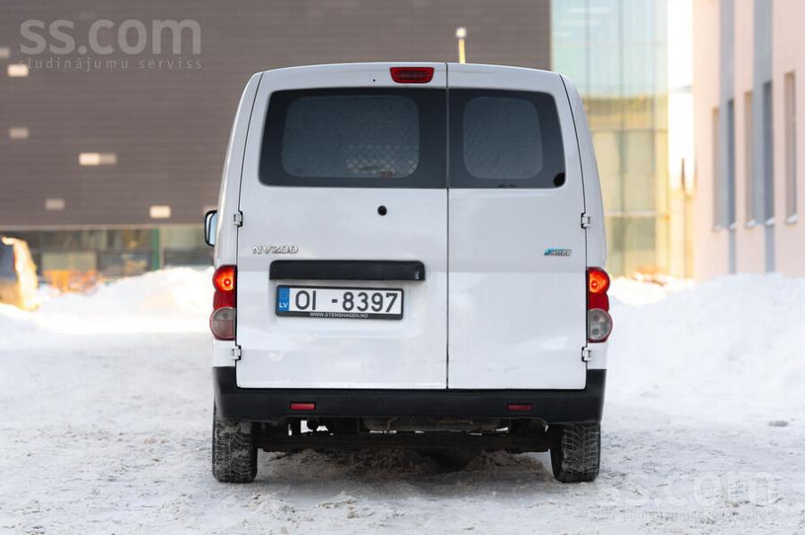 White Nissan NV200 2010 in Jelgava, with an engine capacity of 1.50 L and mileage of 299 thousand km for 2900 €, photo 7 on AUTOMOTO.COM.LV
