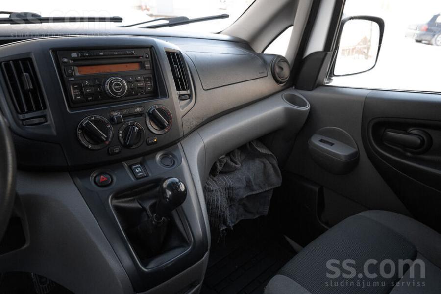 White Nissan NV200 2010 in Jelgava, with an engine capacity of 1.50 L and mileage of 299 thousand km for 2900 €, photo 9 on AUTOMOTO.COM.LV