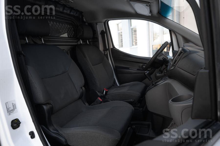 White Nissan NV200 2010 in Jelgava, with an engine capacity of 1.50 L and mileage of 299 thousand km for 2900 €, photo 12 on AUTOMOTO.COM.LV