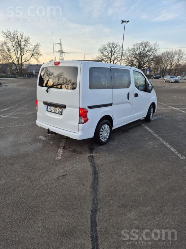 Balts Nissan NV200 2011 Rīga, ar dzinēja tilpumu 1.50 L un nobraukumu 157 tūkst. km par 4200 €, foto 3 vietnē AUTOMOTO.COM.LV