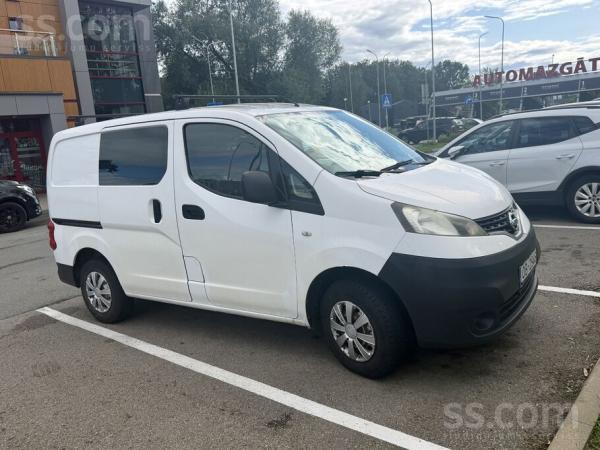 White Nissan NV200 2011 in Riga, with an engine capacity of 1.50 L and mileage of 250 thousand km for 3500 €, photo 4 on AUTOMOTO.COM.LV