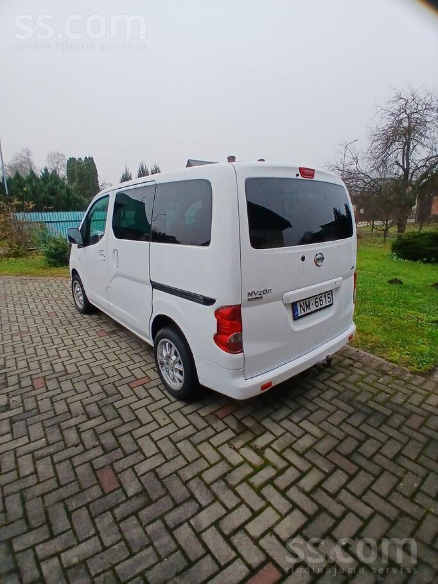 White Nissan NV200 2012 in Jekabpils, with an engine capacity of 1.50 L and mileage of 288 thousand km for 4800 €, photo 3 on AUTOMOTO.COM.LV