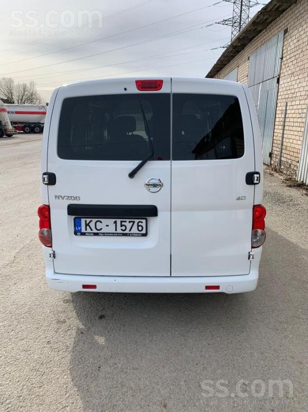 Balts Nissan NV200 2015 Saldus, ar dzinēja tilpumu 1.50 L un nobraukumu 178 tūkst. km par 3900 €, foto 3 vietnē AUTOMOTO.COM.LV