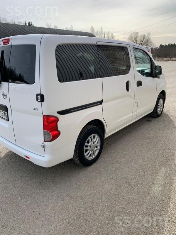 Balts Nissan NV200 2015 Saldus, ar dzinēja tilpumu 1.50 L un nobraukumu 178 tūkst. km par 3900 €, foto 4 vietnē AUTOMOTO.COM.LV