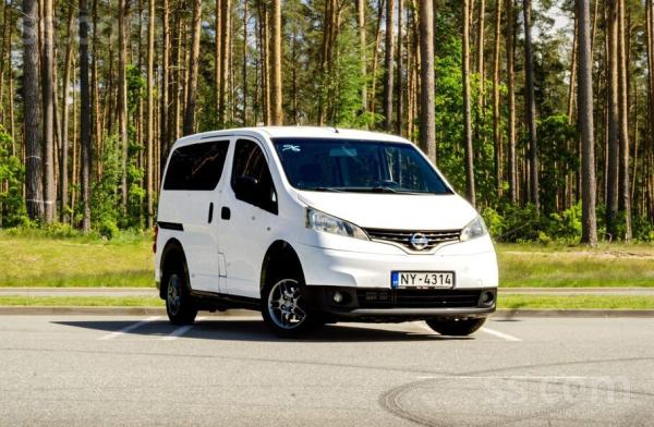 White Nissan NV200 2015 in Riga, with an engine capacity of 1.50 L and mileage of 209 thousand km for 4690 €, photo 2 on AUTOMOTO.COM.LV