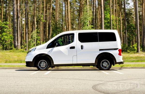 White Nissan NV200 2015 in Riga, with an engine capacity of 1.50 L and mileage of 209 thousand km for 4690 €, photo 5 on AUTOMOTO.COM.LV