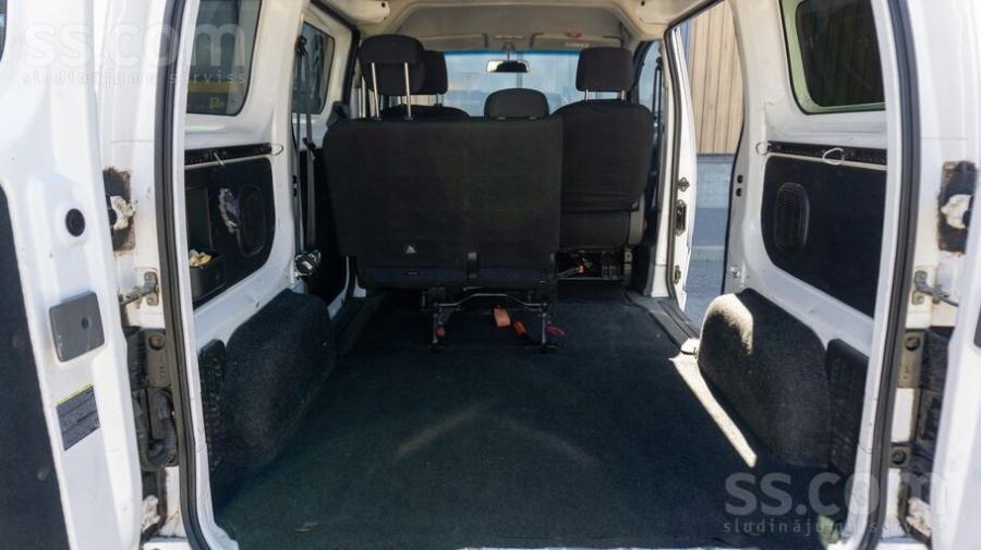 Balts Nissan NV200 2015 Rīga, ar dzinēja tilpumu 1.50 L un nobraukumu 209 tūkst. km par 4690 €, foto 24 vietnē AUTOMOTO.COM.LV