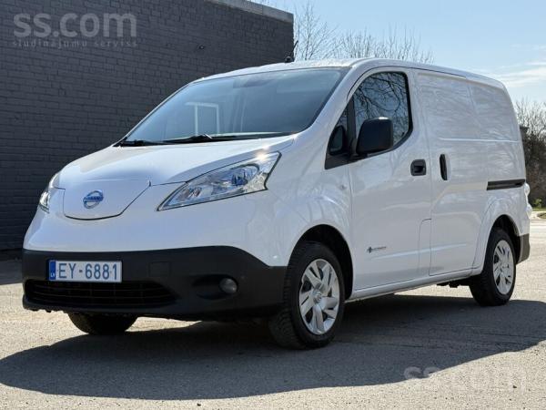 White Nissan NV200 2017 in Tukums, with an engine capacity of 0.00 L and mileage of 82 thousand km for 8500 €, photo 2 on AUTOMOTO.COM.LV