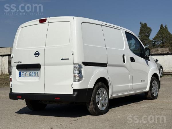 White Nissan NV200 2017 in Tukums, with an engine capacity of 0.00 L and mileage of 82 thousand km for 8500 €, photo 4 on AUTOMOTO.COM.LV