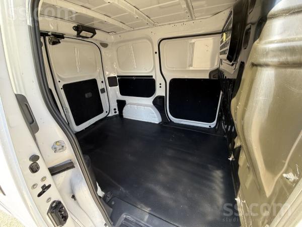 White Nissan NV200 2017 in Tukums, with an engine capacity of 0.00 L and mileage of 82 thousand km for 8500 €, photo 9 on AUTOMOTO.COM.LV