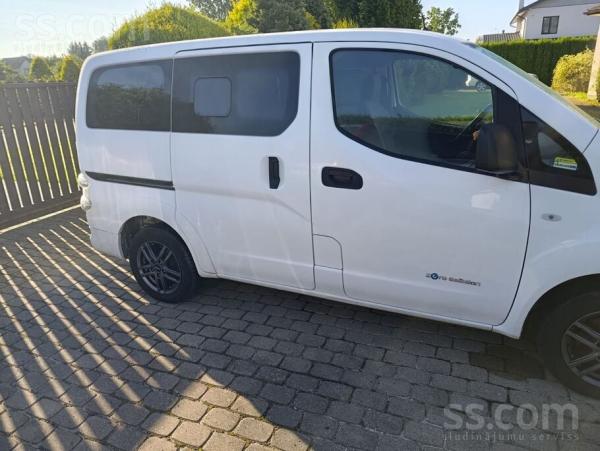 Balts Nissan NV200 2017 Rīga, ar dzinēja tilpumu 1.50 L un nobraukumu 111 tūkst. km par 8470 €, foto 5 vietnē AUTOMOTO.COM.LV