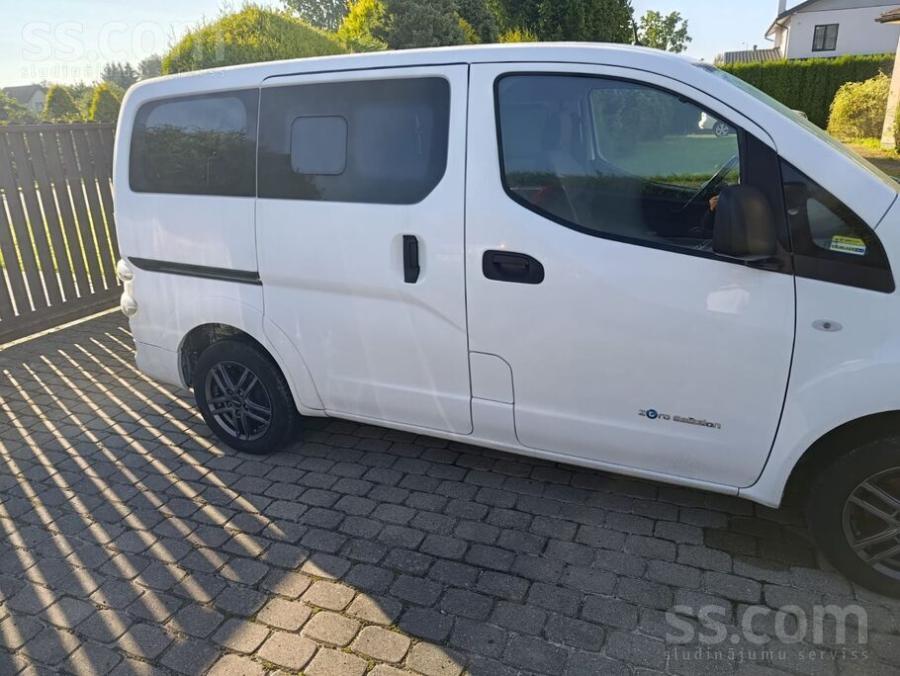 Balts Nissan NV200 2017 Rīga, ar dzinēja tilpumu 1.50 L un nobraukumu 111 tūkst. km par 8470 €, foto 5 vietnē AUTOMOTO.COM.LV