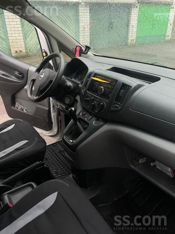 White Nissan NV200 2011 in Riga, with an engine capacity of 1.50 L and mileage of 347 thousand km for 1400 €, photo 2 on AUTOMOTO.COM.LV
