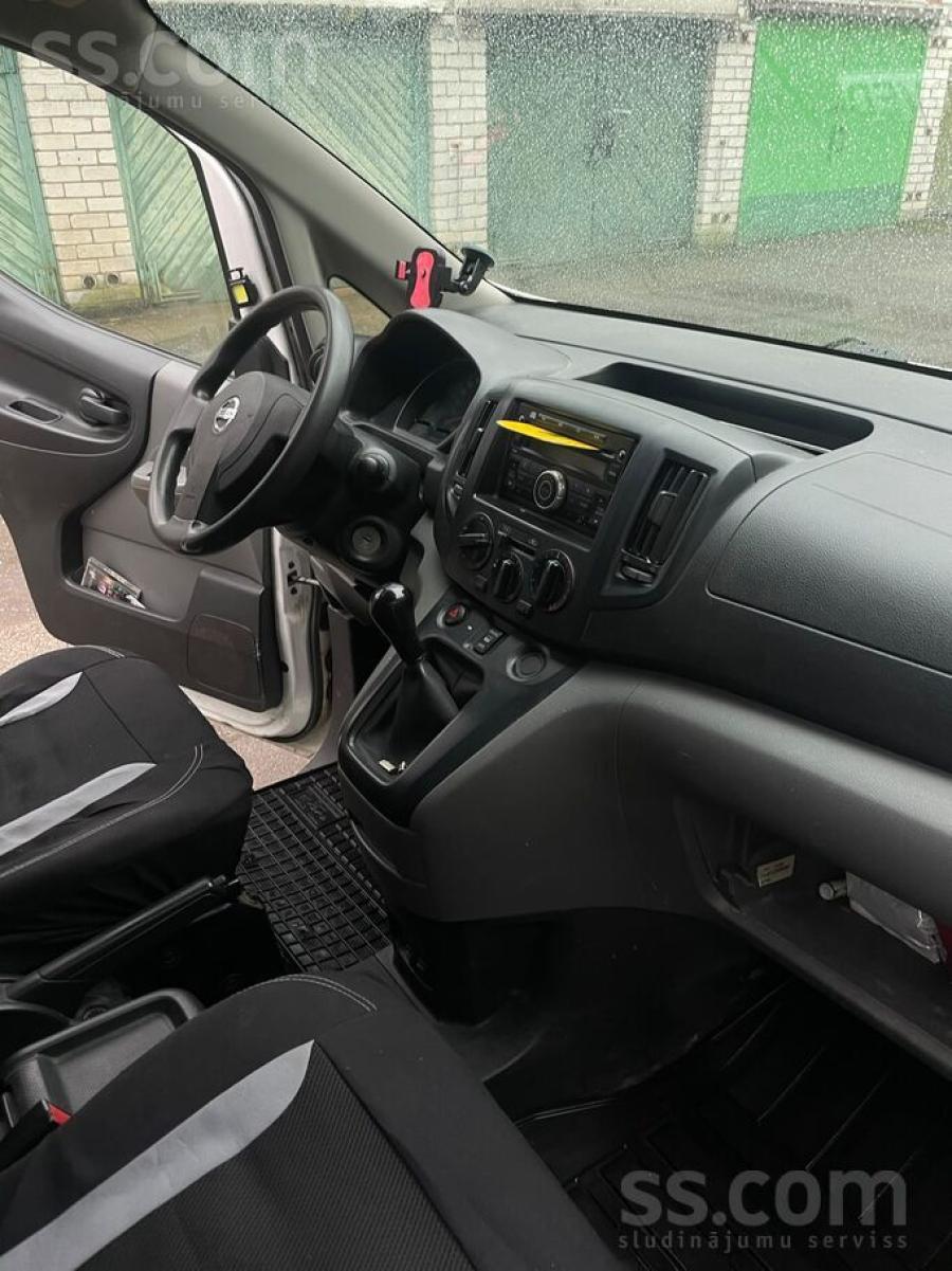 White Nissan NV200 2011 in Riga, with an engine capacity of 1.50 L and mileage of 347 thousand km for 1400 €, photo 3 on AUTOMOTO.COM.LV