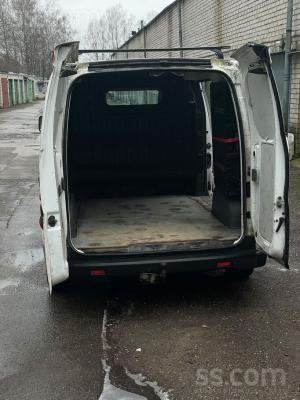 White Nissan NV200 2011 in Riga, with an engine capacity of 1.50 L and mileage of 347 thousand km for 1400 €, photo 4 on AUTOMOTO.COM.LV