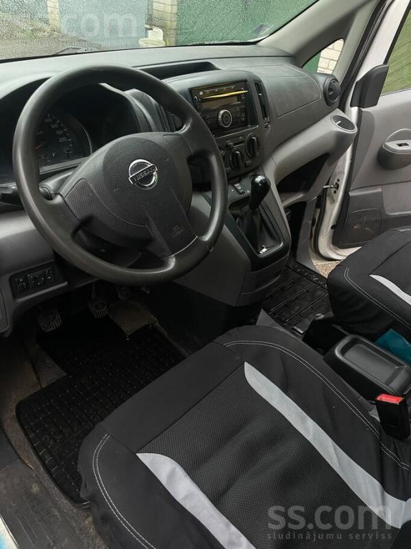 White Nissan NV200 2011 in Riga, with an engine capacity of 1.50 L and mileage of 347 thousand km for 1400 €, photo 5 on AUTOMOTO.COM.LV